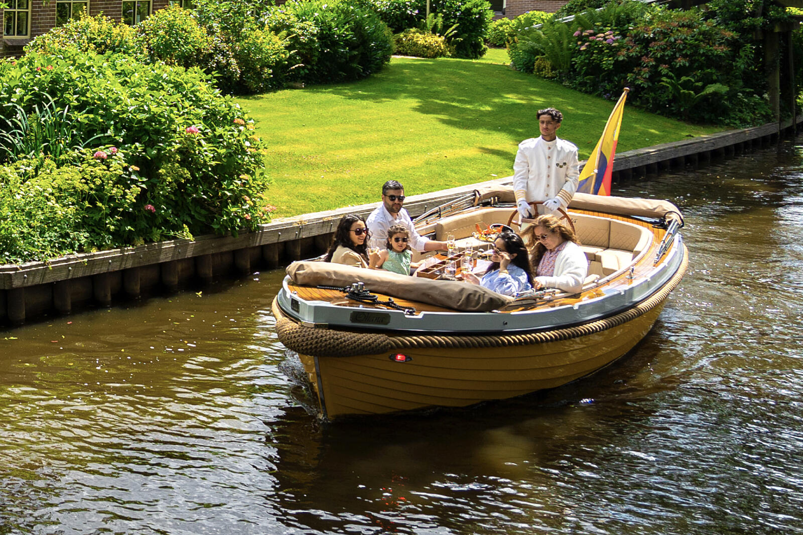 EN | Private Tours Giethoorn | Our boats